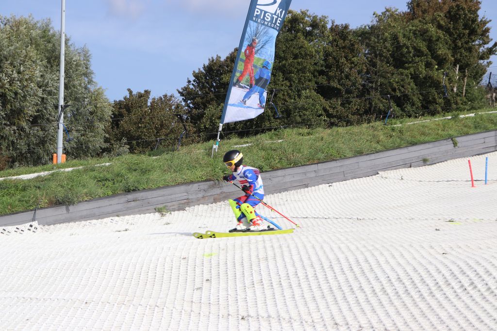 Wedstrijdcircuit op de baan gaat verder met tweede zonnige wedstrijd ...